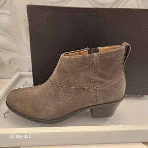 Vionic | Shoes | Vionic Joy Zadie Gray Suede Zipup Heeled Ankle Booties ...